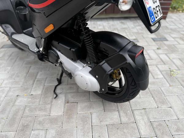 Black Piaggio NRG 2017 in Kaunas, with an engine capacity of 49.00 L and mileage of 18 thousand km for 1550 €, photo 8 on AUTOMOTO.COM.LV