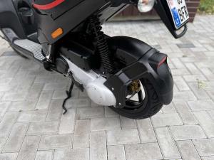 Черный Piaggio NRG 2017 в Каунас, объемом двигателя 49.00 л и пробегом 18 тыс. км за 1550 €, фото 8 на AUTOMOTO.COM.LV