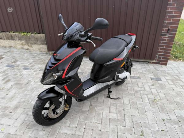 Black Piaggio NRG 2017 in Kaunas, with an engine capacity of 49.00 L and mileage of 18 thousand km for 1550 €, photo 11 on AUTOMOTO.COM.LV