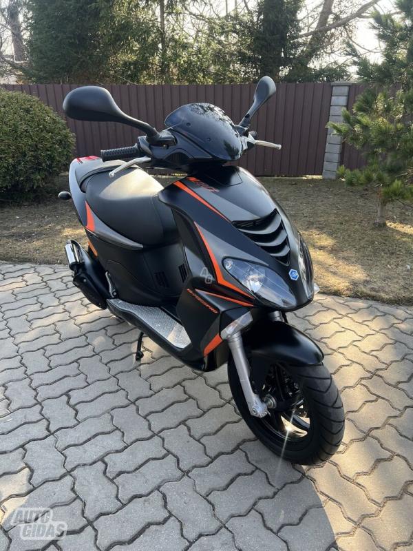 Black Piaggio NRG 2019 in Prienai, with an engine capacity of 0.05 L and mileage of 7 thousand km for 1950 €, photo 1 on AUTOMOTO.COM.LV