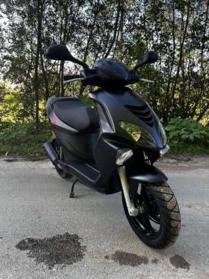 Черный Piaggio NRG 2019 в Клайпеда, объемом двигателя 50.00 л и пробегом 9 тыс. км за 1950 €, фото 3 на AUTOMOTO.COM.LV