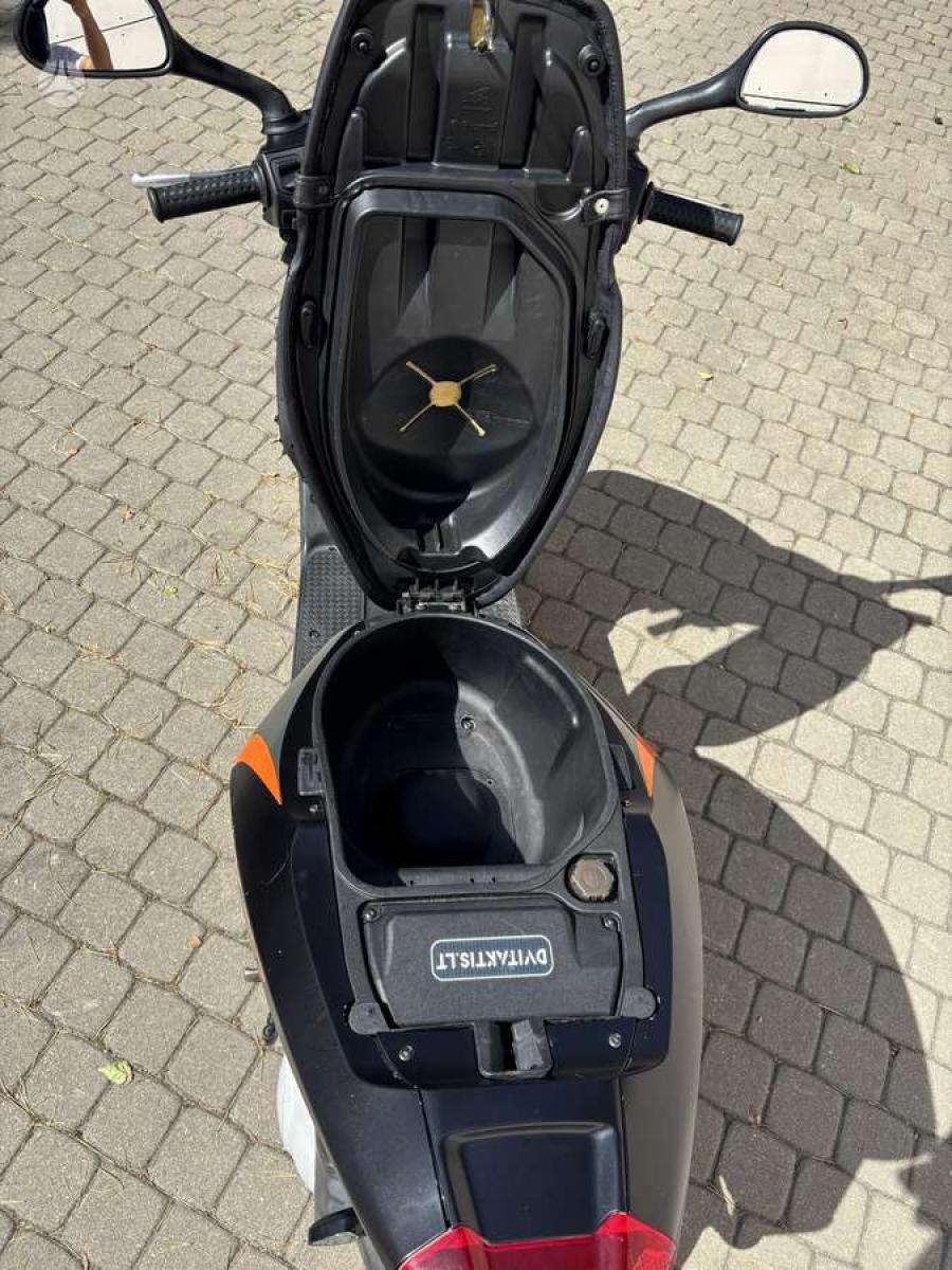 Melns Piaggio NRG 2019 Kauņa, ar dzinēja tilpumu 49.00 L un nobraukumu 17 tūkst. km par 1750 €, foto 6 vietnē AUTOMOTO.COM.LV