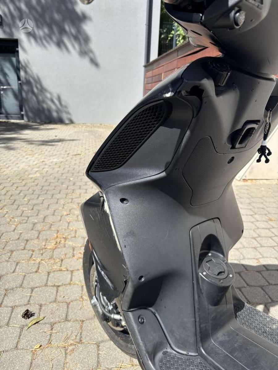Melns Piaggio NRG 2019 Kauņa, ar dzinēja tilpumu 49.00 L un nobraukumu 17 tūkst. km par 1750 €, foto 8 vietnē AUTOMOTO.COM.LV