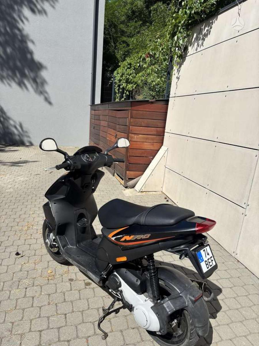 Melns Piaggio NRG 2019 Kauņa, ar dzinēja tilpumu 49.00 L un nobraukumu 17 tūkst. km par 1750 €, foto 9 vietnē AUTOMOTO.COM.LV