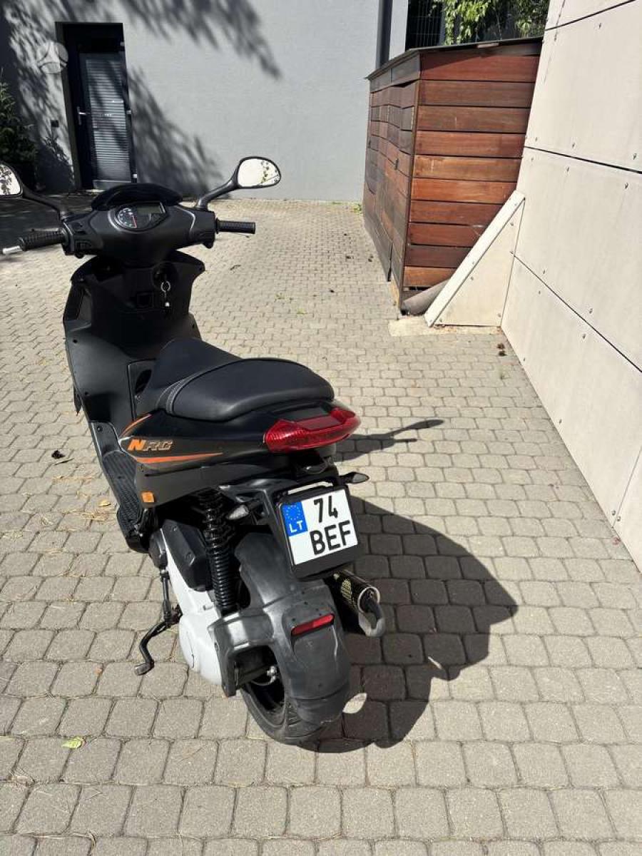 Melns Piaggio NRG 2019 Kauņa, ar dzinēja tilpumu 49.00 L un nobraukumu 17 tūkst. km par 1750 €, foto 10 vietnē AUTOMOTO.COM.LV