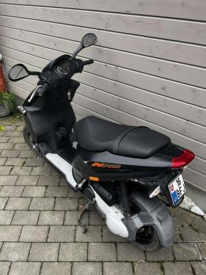 Black Piaggio NRG 2019 in Klaipeda, with an engine capacity of 50.00 L and mileage of 8 thousand km for 1380 €, photo 4 on AUTOMOTO.COM.LV