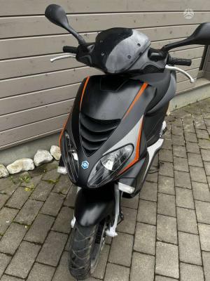 Black Piaggio NRG 2019 in Klaipeda, with an engine capacity of 50.00 L and mileage of 8 thousand km for 1380 €, photo 5 on AUTOMOTO.COM.LV