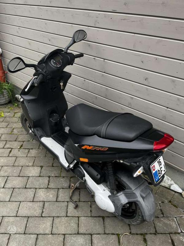 Черный Piaggio NRG 2019 в Клайпеда, объемом двигателя 50.00 л и пробегом 8 тыс. км за 1380 €, фото 4 на AUTOMOTO.COM.LV