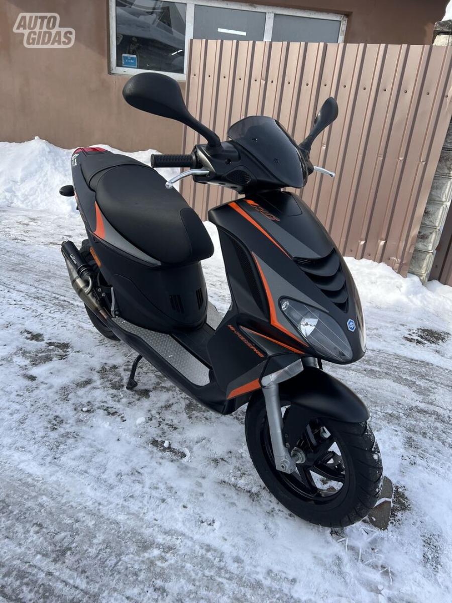 Black Piaggio NRG 2020 in Prienai, with an engine capacity of 0.05 L and mileage of 2 thousand km for 2050 €, photo 1 on AUTOMOTO.COM.LV