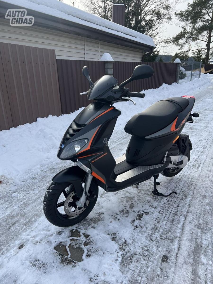 Black Piaggio NRG 2020 in Prienai, with an engine capacity of 0.05 L and mileage of 2 thousand km for 2050 €, photo 2 on AUTOMOTO.COM.LV