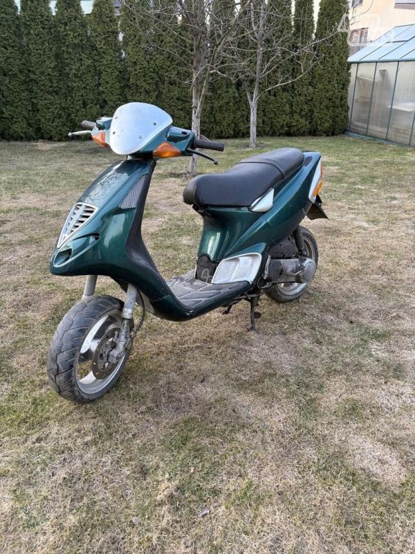 Zaļš Piaggio NRG 2001 Viļņa, ar dzinēja tilpumu 0.05 L un nobraukumu 12 tūkst. km par 400 €, foto 1 vietnē AUTOMOTO.COM.LV