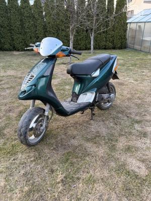 Zaļš Piaggio NRG 2001 Viļņa, ar dzinēja tilpumu 0.05 L un nobraukumu 12 tūkst. km par 400 €, foto  vietnē AUTOMOTO.COM.LV