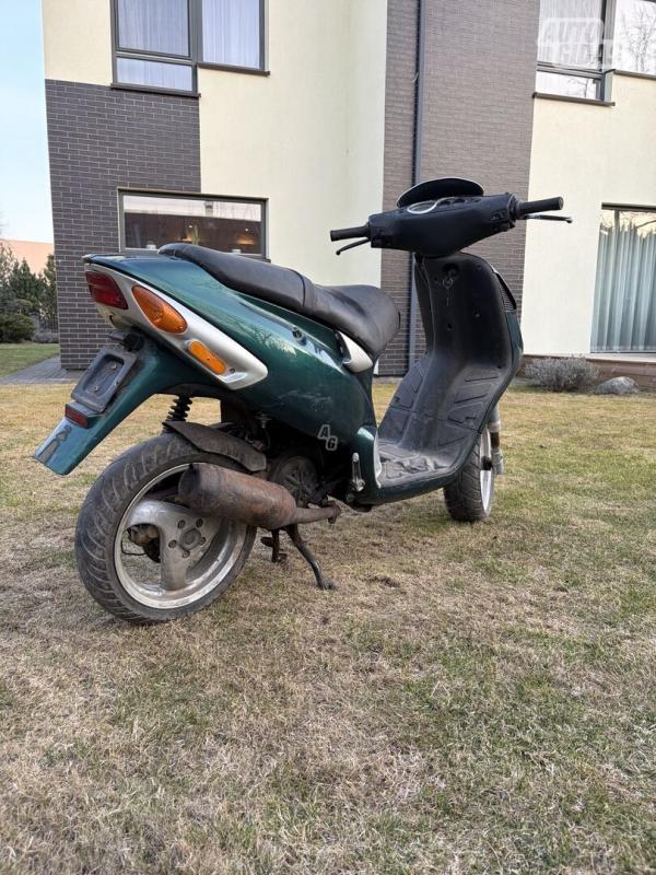 Zaļš Piaggio NRG 2001 Viļņa, ar dzinēja tilpumu 0.05 L un nobraukumu 12 tūkst. km par 400 €, foto 4 vietnē AUTOMOTO.COM.LV
