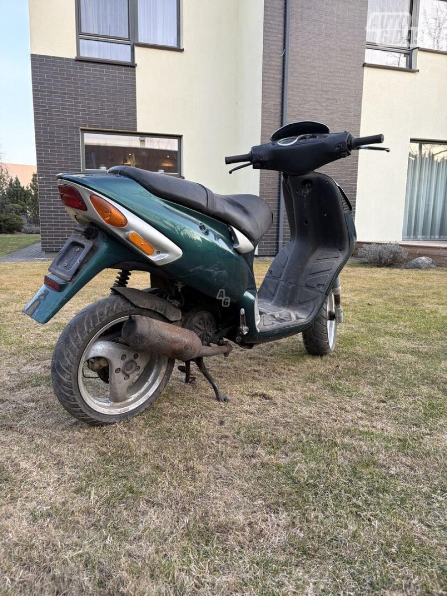 Zaļš Piaggio NRG 2001 Viļņa, ar dzinēja tilpumu 0.05 L un nobraukumu 12 tūkst. km par 400 €, foto 4 vietnē AUTOMOTO.COM.LV