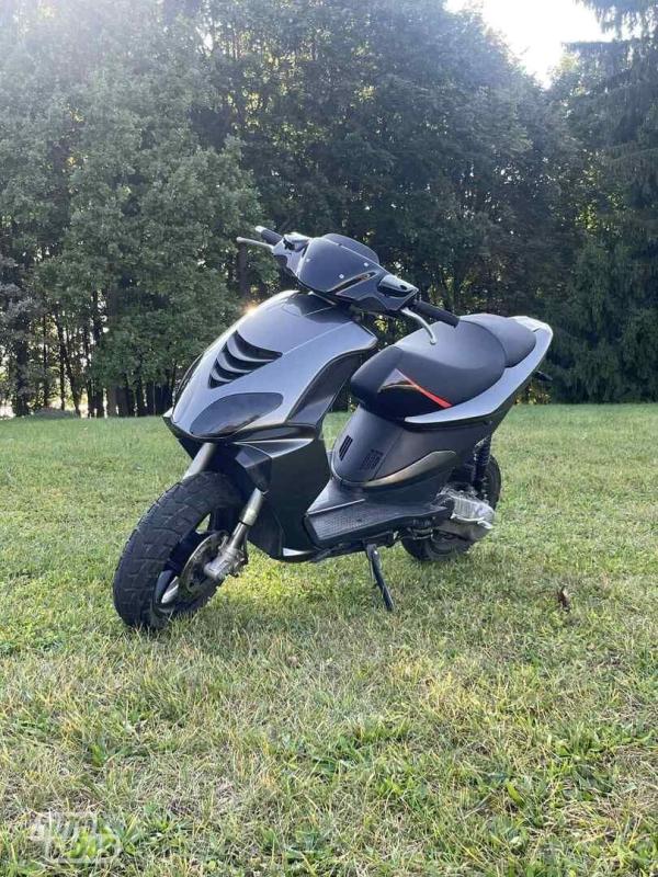 Pelēks Piaggio NRG 2008 Kauņa, ar dzinēja tilpumu 0.05 L un nobraukumu 5 tūkst. km par 1000 €, foto 1 vietnē AUTOMOTO.COM.LV