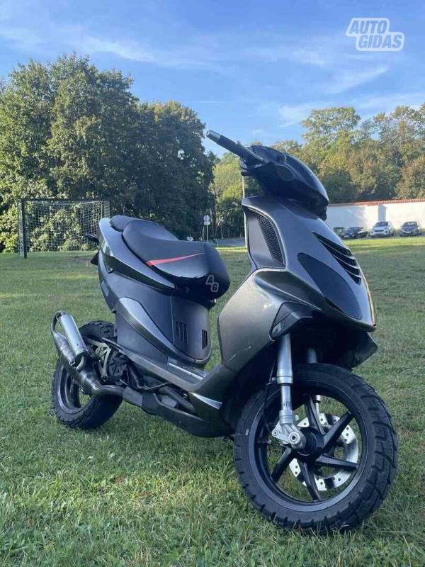 Pelēks Piaggio NRG 2008 Kauņa, ar dzinēja tilpumu 0.05 L un nobraukumu 5 tūkst. km par 1000 €, foto 2 vietnē AUTOMOTO.COM.LV