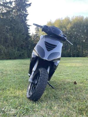 Grey Piaggio NRG 2008 in Kaunas, with an engine capacity of 0.05 L and mileage of 5 thousand km for 1000 €, photo 3 on AUTOMOTO.COM.LV