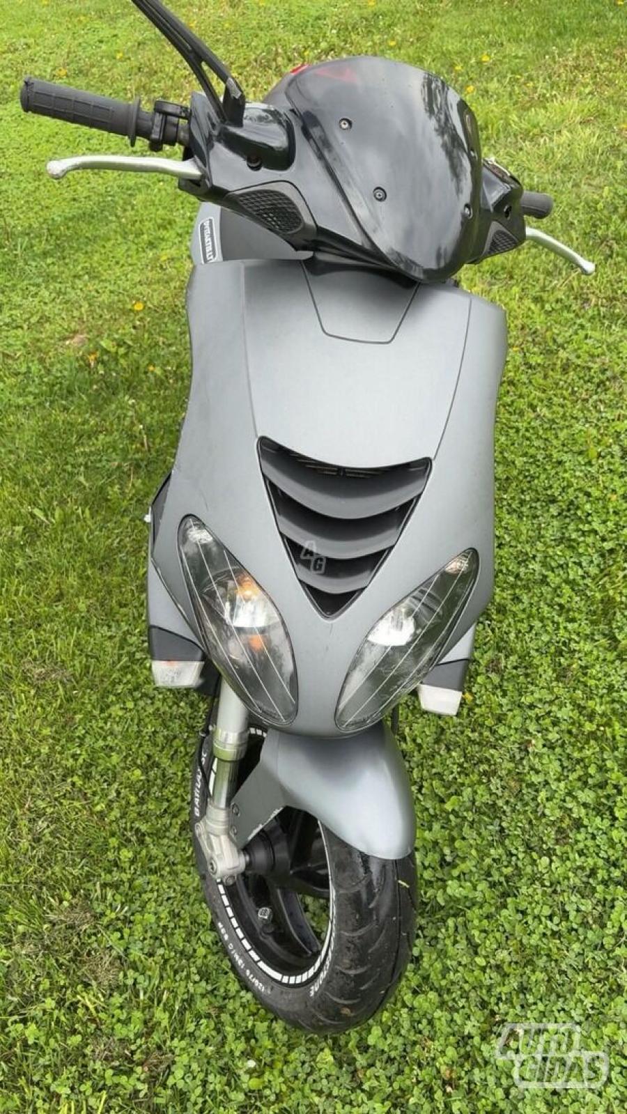Grey Piaggio NRG 2012 in Vilnius, with an engine capacity of 0.05 L and mileage of 26 thousand km for 850 €, photo 3 on AUTOMOTO.COM.LV