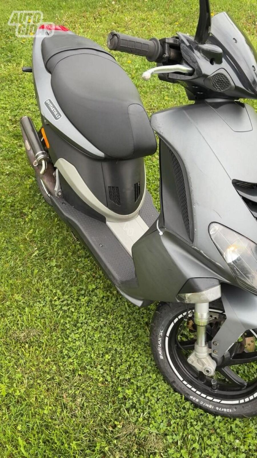 Grey Piaggio NRG 2012 in Vilnius, with an engine capacity of 0.05 L and mileage of 26 thousand km for 850 €, photo 4 on AUTOMOTO.COM.LV