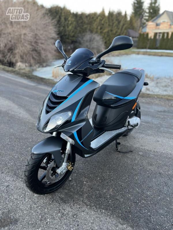 Pelēks Piaggio NRG 2013 Prienai, ar dzinēja tilpumu 0.05 L un nobraukumu 5 tūkst. km par 1399 €, foto 2 vietnē AUTOMOTO.COM.LV