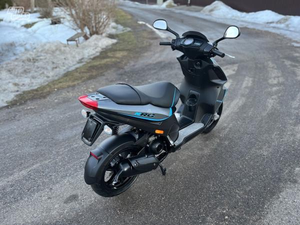 Pelēks Piaggio NRG 2013 Prienai, ar dzinēja tilpumu 0.05 L un nobraukumu 5 tūkst. km par 1399 €, foto 5 vietnē AUTOMOTO.COM.LV