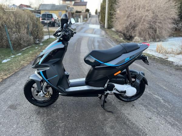 Pelēks Piaggio NRG 2013 Prienai, ar dzinēja tilpumu 0.05 L un nobraukumu 5 tūkst. km par 1399 €, foto 8 vietnē AUTOMOTO.COM.LV