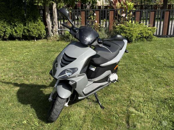 Grey Piaggio NRG 2015 in Kaunas, with an engine capacity of 50.00 L and mileage of 13 thousand km for 1550 €, photo 1 on AUTOMOTO.COM.LV