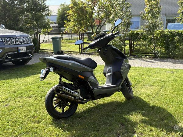 Grey Piaggio NRG 2015 in Kaunas, with an engine capacity of 50.00 L and mileage of 13 thousand km for 1550 €, photo 4 on AUTOMOTO.COM.LV