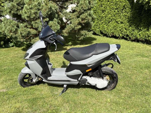 Grey Piaggio NRG 2015 in Kaunas, with an engine capacity of 50.00 L and mileage of 13 thousand km for 1550 €, photo 6 on AUTOMOTO.COM.LV