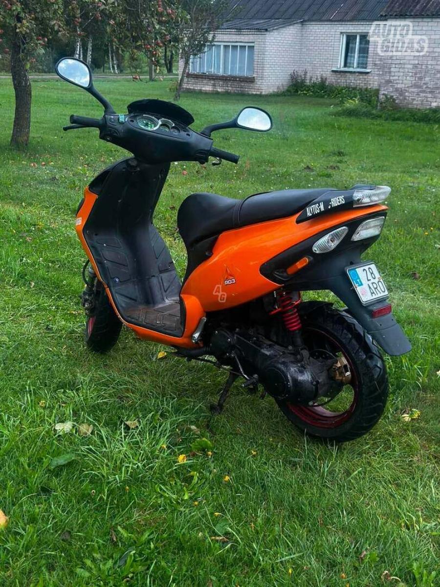 Piaggio NRG 2003 in Birstonas, with an engine capacity of 0.05 L and mileage of 18 thousand km for 680 €, photo 3 on AUTOMOTO.COM.LV