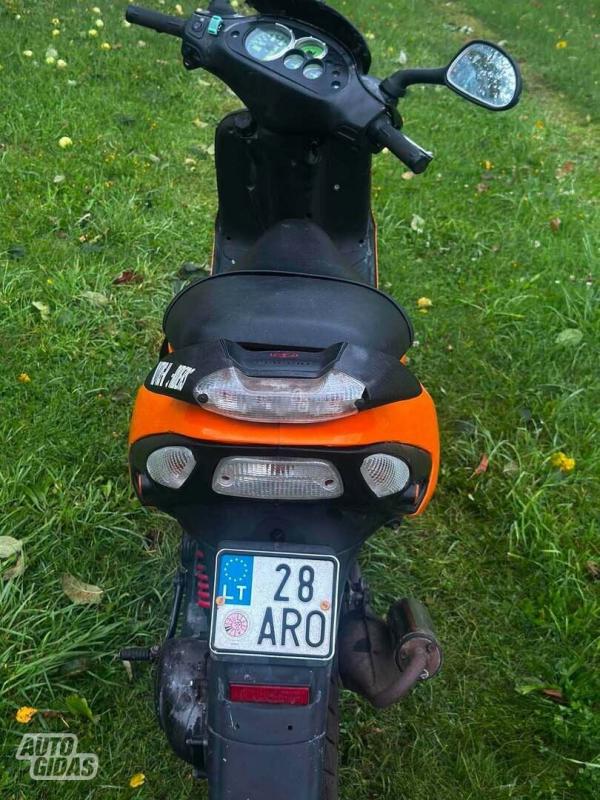Piaggio NRG 2003 in Birstonas, with an engine capacity of 0.05 L and mileage of 18 thousand km for 680 €, photo 3 on AUTOMOTO.COM.LV
