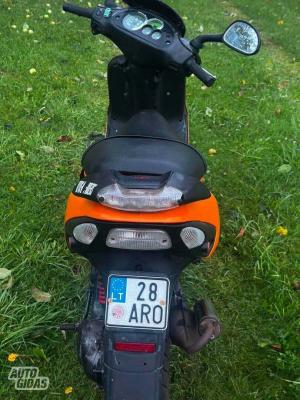 Piaggio NRG 2003 in Birstonas, with an engine capacity of 0.05 L and mileage of 18 thousand km for 680 €, photo 4 on AUTOMOTO.COM.LV