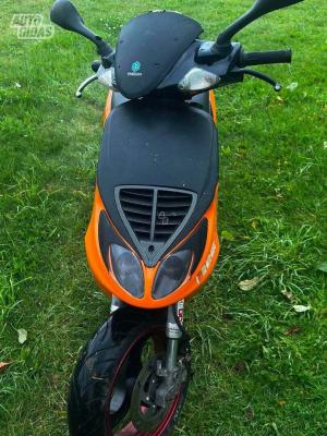 Piaggio NRG 2003 in Birstonas, with an engine capacity of 0.05 L and mileage of 18 thousand km for 680 €, photo 6 on AUTOMOTO.COM.LV