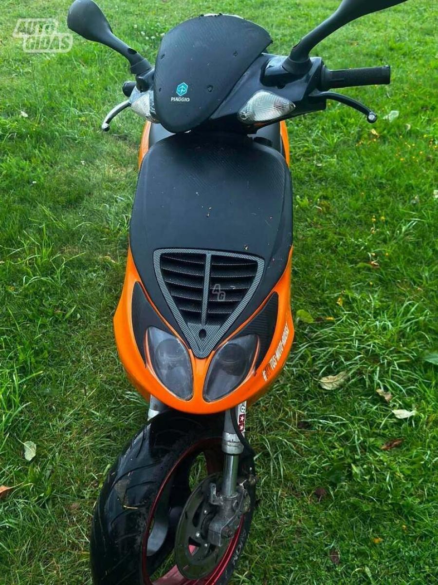 Piaggio NRG 2003 in Birstonas, with an engine capacity of 0.05 L and mileage of 18 thousand km for 680 €, photo 6 on AUTOMOTO.COM.LV