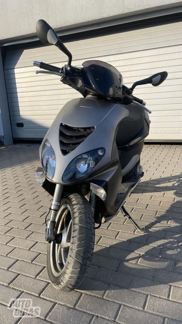 Piaggio NRG 2005 в Вильнюс, объемом двигателя 0.00 л и пробегом 0 тыс. км за 900 €, фото 4 на AUTOMOTO.COM.LV