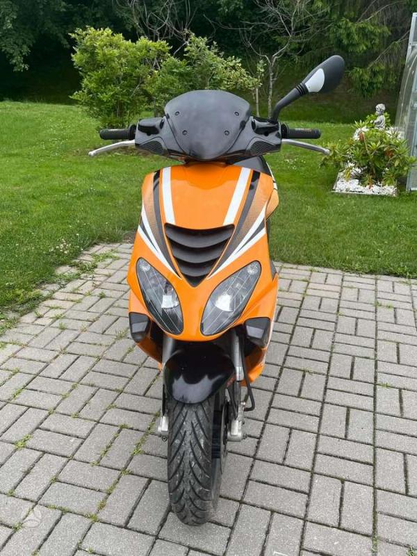 Piaggio NRG 2008 Klaipėda, ar dzinēja tilpumu 49.00 L un nobraukumu 18 tūkst. km par 950 €, foto 1 vietnē AUTOMOTO.COM.LV