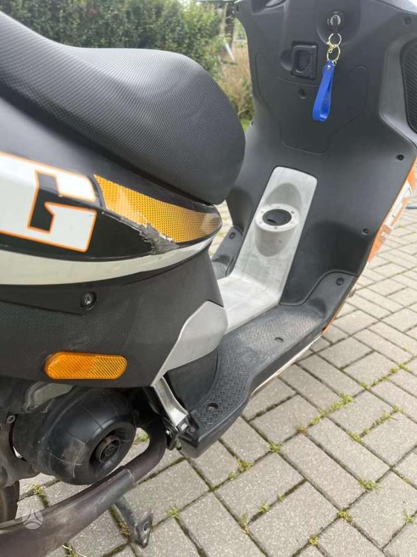 Piaggio NRG 2008 Klaipėda, ar dzinēja tilpumu 49.00 L un nobraukumu 18 tūkst. km par 950 €, foto 5 vietnē AUTOMOTO.COM.LV