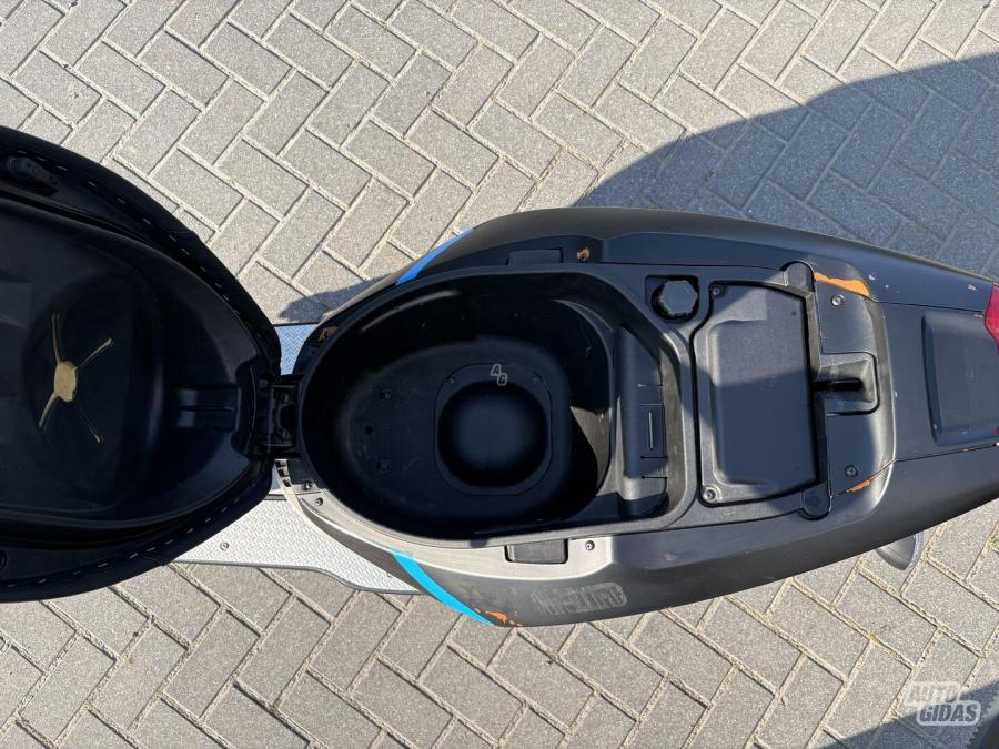 Piaggio NRG 2011 в Паневежис, объемом двигателя 0.05 л и пробегом 11 тыс. км за 1250 €, фото 11 на AUTOMOTO.COM.LV