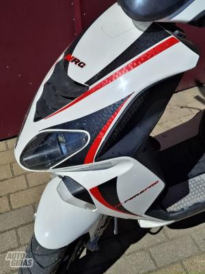 Piaggio NRG 2017 Jurbarkas, ar dzinēja tilpumu 0.05 L un nobraukumu 7 tūkst. km par 1600 €, foto 5 vietnē AUTOMOTO.COM.LV