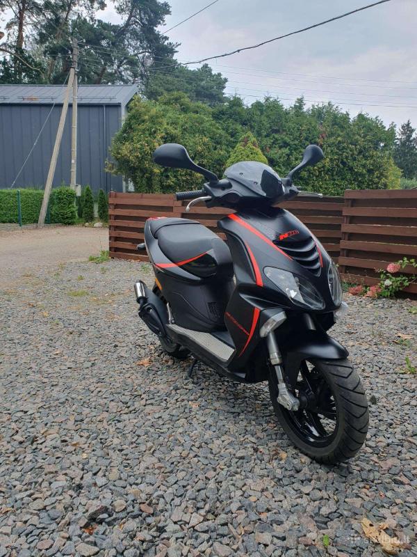 Piaggio NRG 2017 in Kedainiai, with an engine capacity of 49.00 L and mileage of 5 thousand km for 1650 €, photo 5 on AUTOMOTO.COM.LV