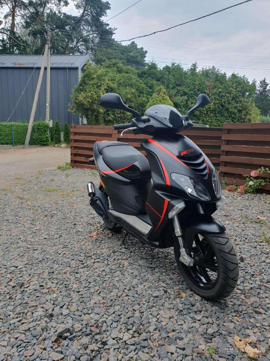 Piaggio NRG 2017 in Kedainiai, with an engine capacity of 49.00 L and mileage of 5 thousand km for 1650 €, photo 5 on AUTOMOTO.COM.LV