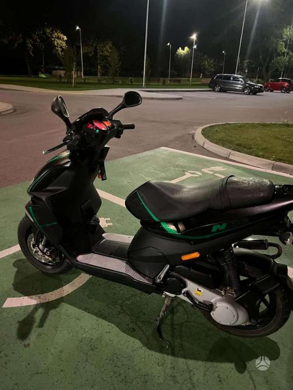 Piaggio NRG 2017 in Kaunas on AUTOMOTO.COM.LV Piaggio NRG 2017 in Kaunas, with an engine capacity of 50.00 L and mileage of 9 thousand km for 1850 €, photo 3 on AUTOMOTO.COM.LV