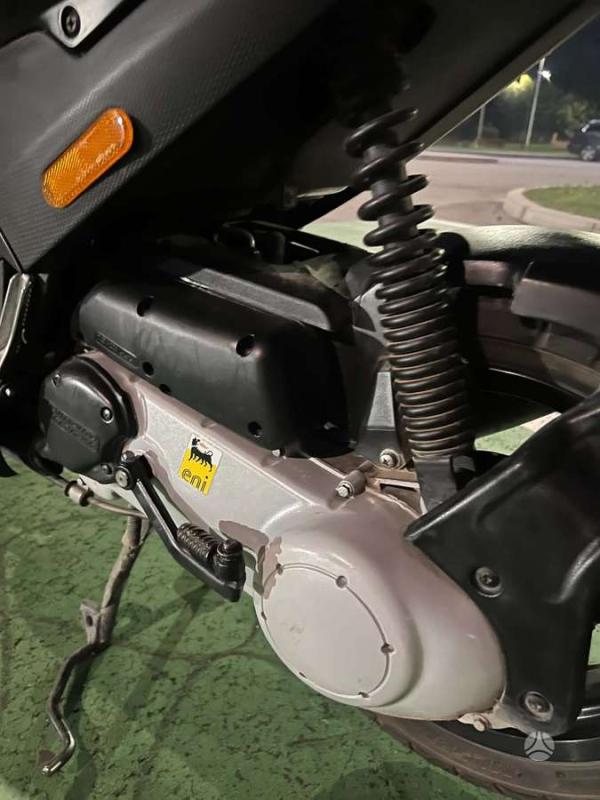 Piaggio NRG 2017 in Kaunas on AUTOMOTO.COM.LV Piaggio NRG 2017 in Kaunas, with an engine capacity of 50.00 L and mileage of 9 thousand km for 1850 €, photo 11 on AUTOMOTO.COM.LV
