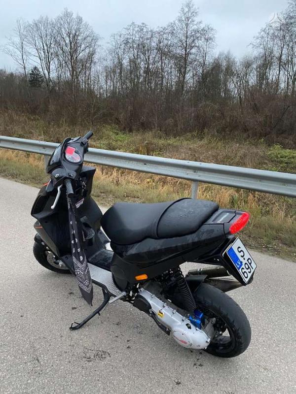 Piaggio NRG 2019 Preiļi, ar dzinēja tilpumu 70.00 L un nobraukumu 12 tūkst. km par 1700 €, foto 3 vietnē AUTOMOTO.COM.LV