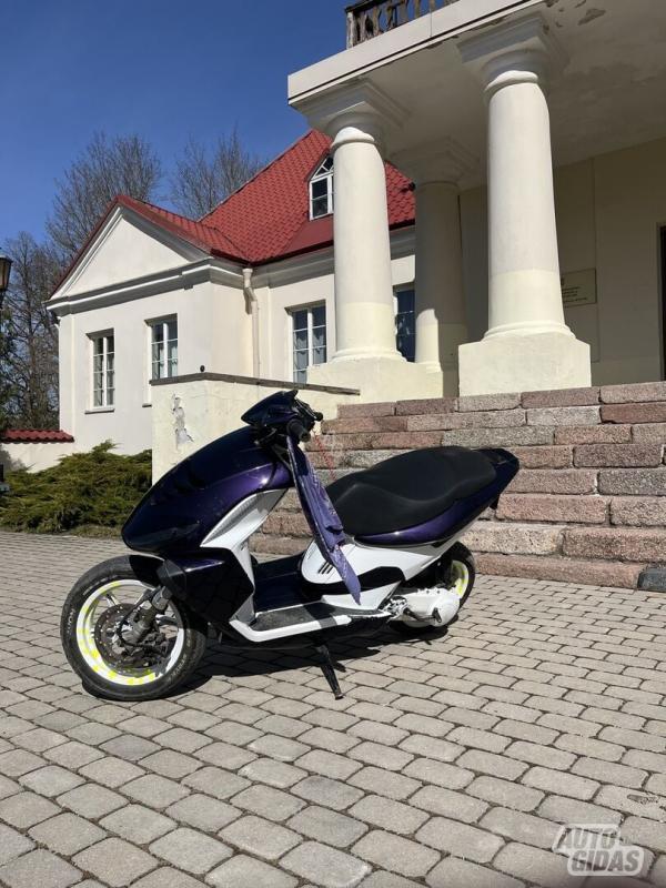 Violets Piaggio NRG 2007 Pasvalys, ar dzinēja tilpumu 0.07 L un nobraukumu 30 tūkst. km par 1500 €, foto 3 vietnē AUTOMOTO.COM.LV