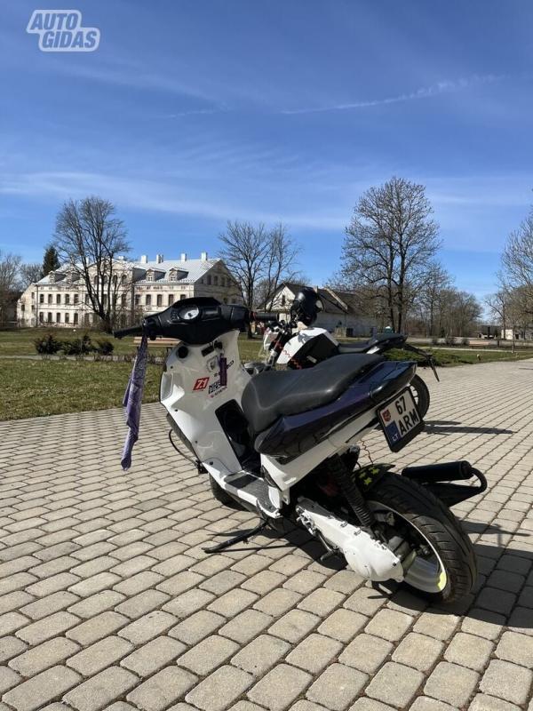 Violets Piaggio NRG 2007 Pasvalys, ar dzinēja tilpumu 0.07 L un nobraukumu 30 tūkst. km par 1500 €, foto 4 vietnē AUTOMOTO.COM.LV