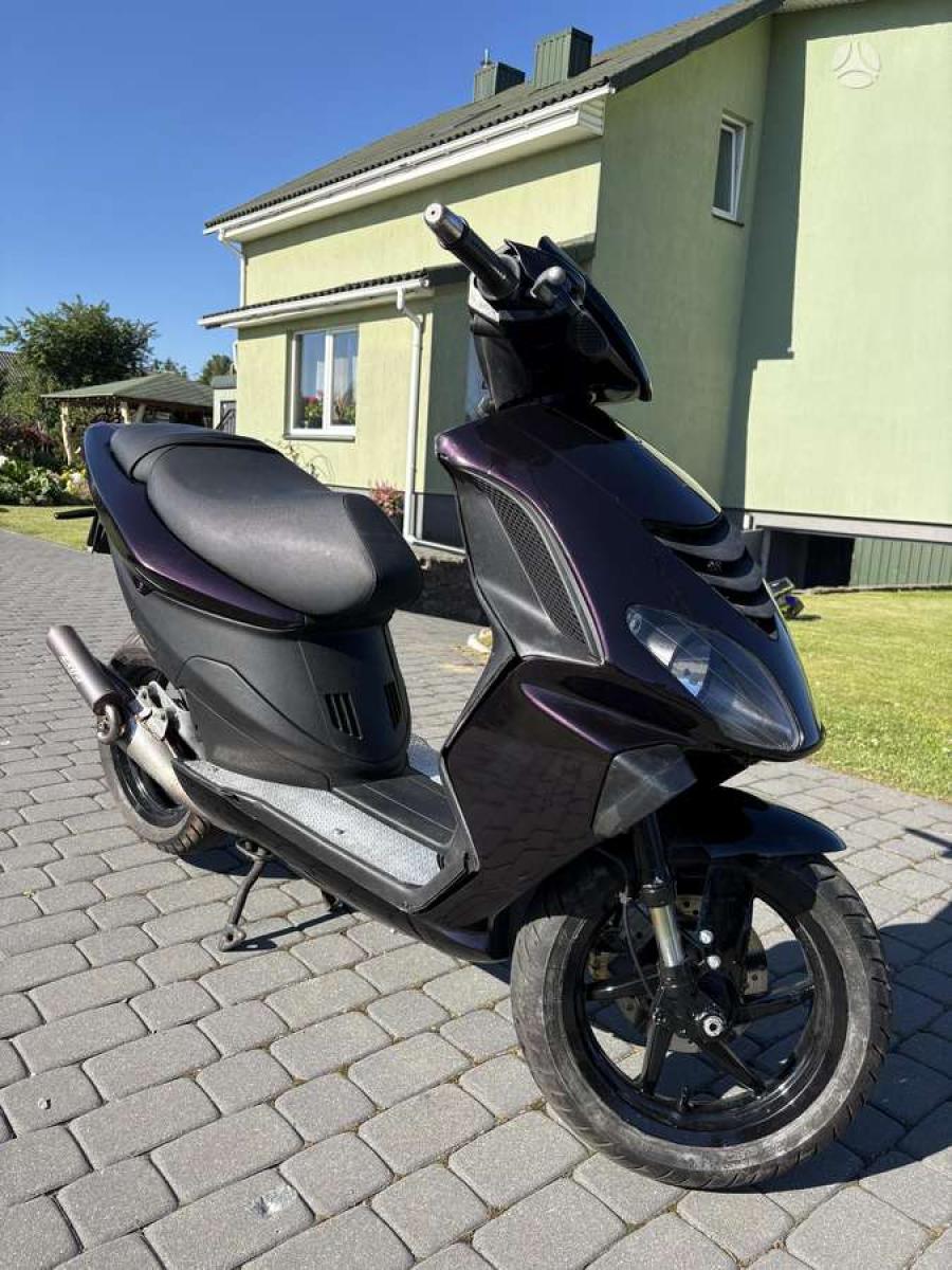 Violet Piaggio NRG 2009 in Vilnius, with an engine capacity of 49.00 L and mileage of 16 thousand km for 1300 €, photo 3 on AUTOMOTO.COM.LV