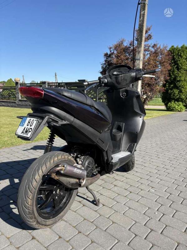Violet Piaggio NRG 2009 in Vilnius, with an engine capacity of 49.00 L and mileage of 16 thousand km for 1300 €, photo 3 on AUTOMOTO.COM.LV