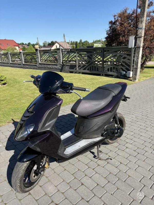 Violet Piaggio NRG 2009 in Vilnius, with an engine capacity of 49.00 L and mileage of 16 thousand km for 1300 €, photo 5 on AUTOMOTO.COM.LV