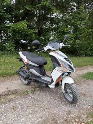 Белый Piaggio NRG 2007 в Вильнюс, объемом двигателя 49.00 л и пробегом 11 тыс. км за 700 €, фото  на AUTOMOTO.COM.LV